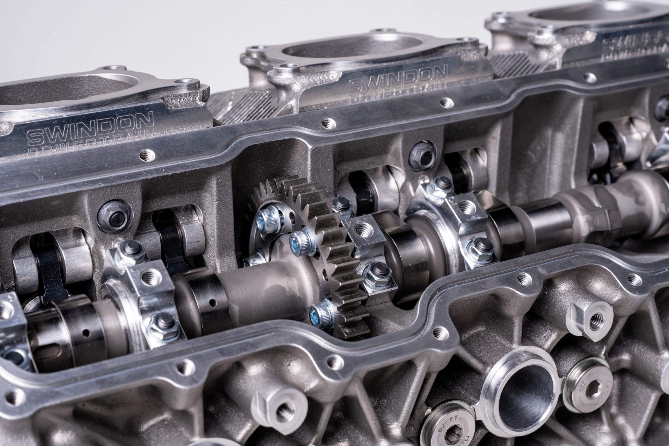 Swindon Powertrain breathes new life into Porsche 964 and 993 ...