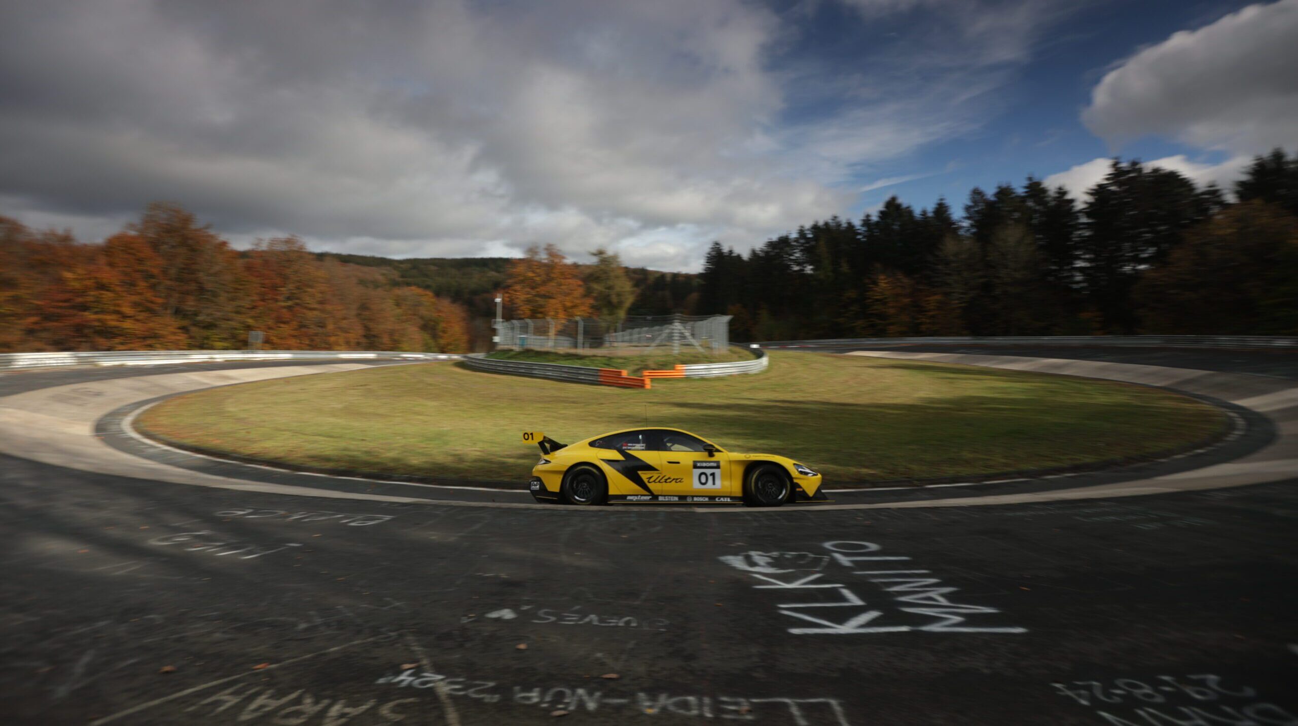 Xiaomi SU7 Ultra prototype conquers Nürburgring in 6:22.091 ...
